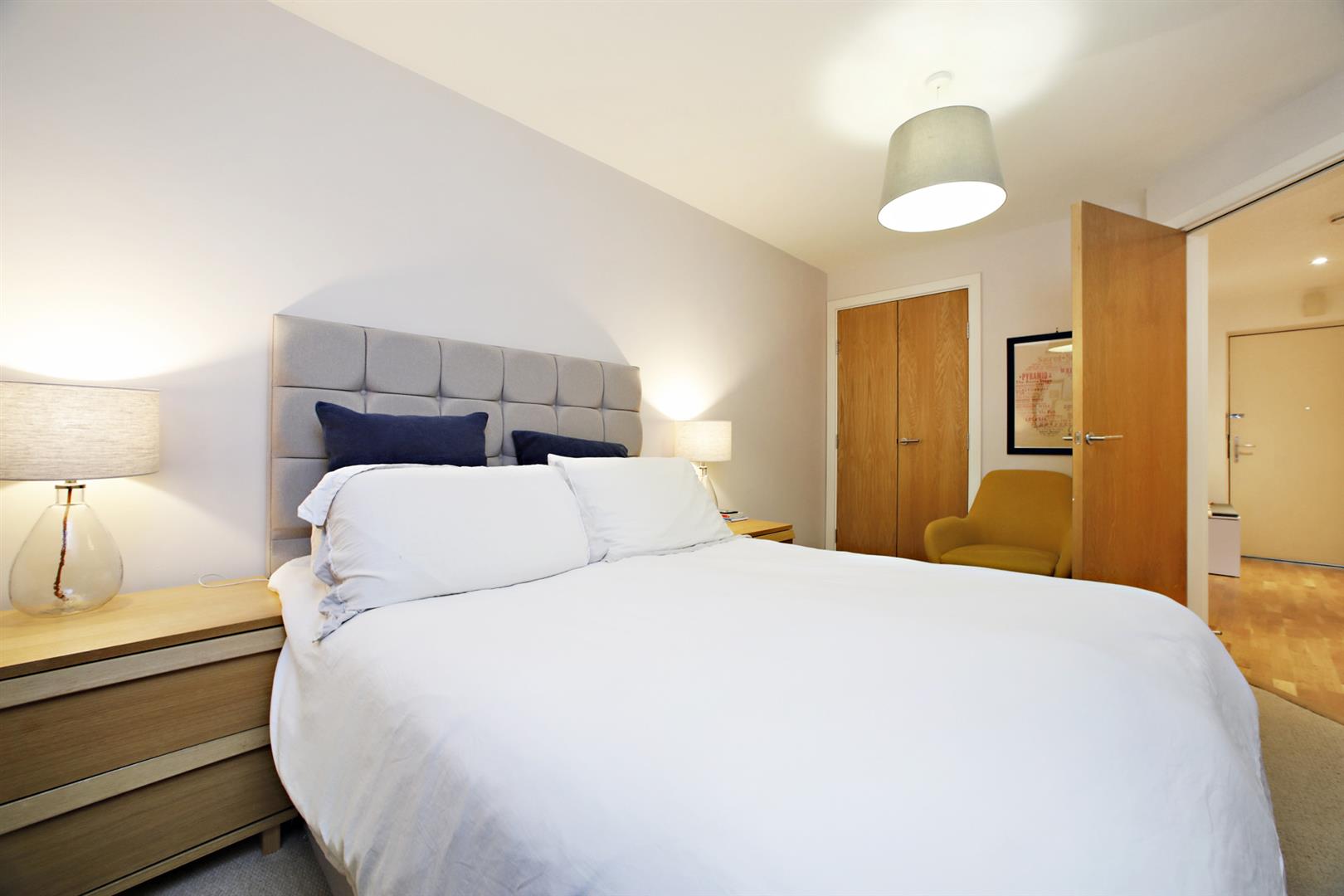 Sun Passage, London – Leonard Leese